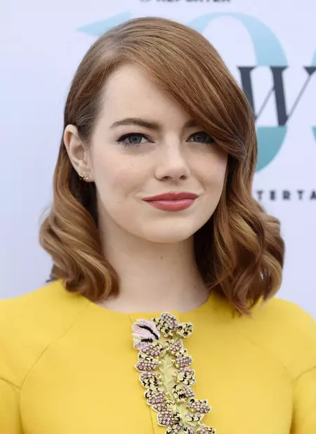 Si Emma Stone ang aktres sa pagkakaron. Gisusi namon ang iyang labing kaayo nga mga estilo sa buhok sa iyang pagpaingon sa Oscar 101315_17