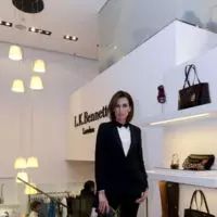 Nieves Alvarez του L.K. Μπένετ