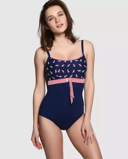 In spiaggia e in piscina, scommetti sulla moda più navy 101857_15