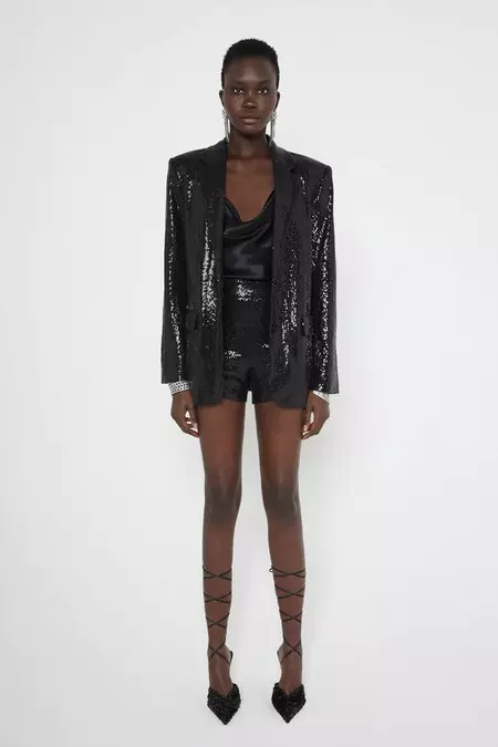 Comment porter le blazer à sequins et réussir