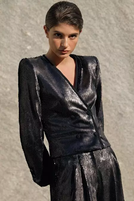 Cách mặc áo blazer đính sequin và thành công