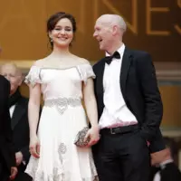 Aisling Franciosi Cannes Film Festivali elbise görünümü