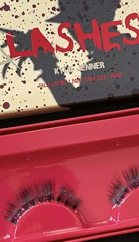 I-Kylie Jenner Cosmetics Halloween 2021 05