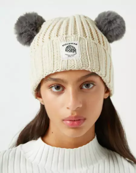 Beanie Hat පොම්පම් දෙකක්