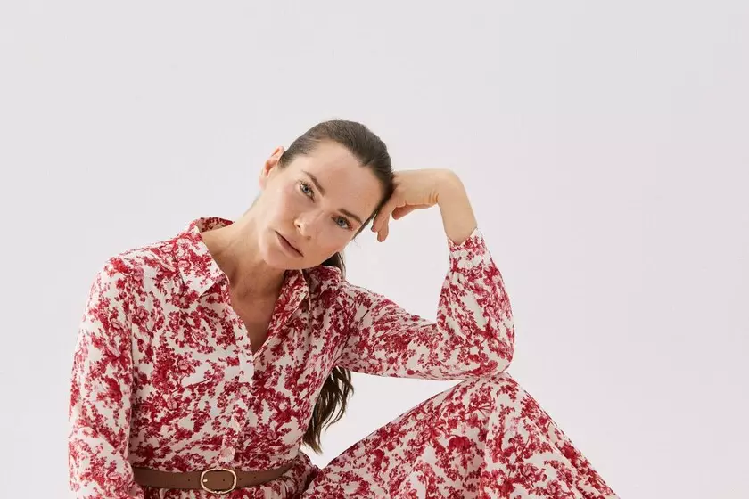 15 košeľových šiat od H&M, Cortefiel a El Corte Inglés, ktoré autenticky šetria vzhľad a vyrazia na jar do kancelárie