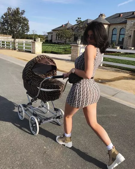 Kylie Jenner Logomani Fendi