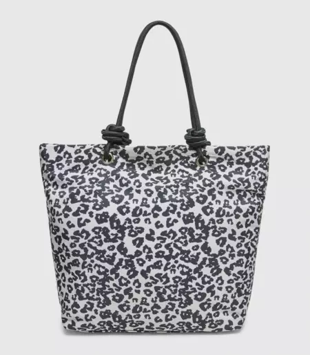 Bolsa compra El Corte Inglés de nailon con estampado animal bicolor en branco e negro