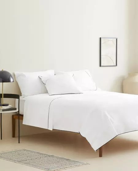 Duvet Cover Dina 200 Thread Count Cotton Percale Kalayan Desain Embossed Sareng Trim Kontras Dina Tepi Bodas Sareng Biru