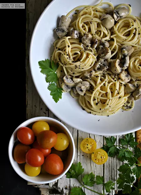 Spaghetti med kremet sopp og hvitløkssaus