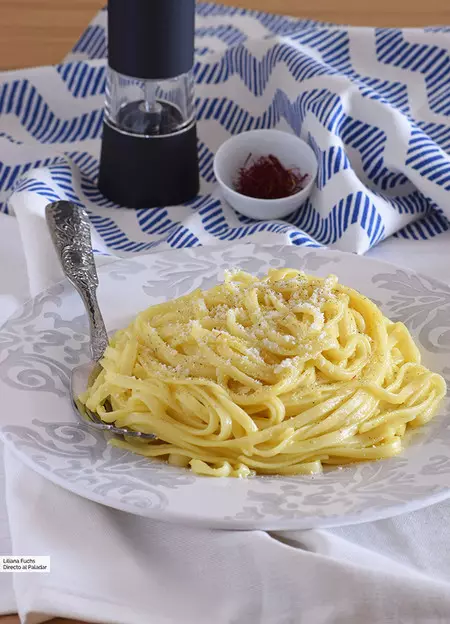 Pasta med safransaus