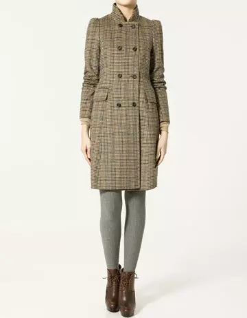 Chloé Sévigny en Zara. manteau beige