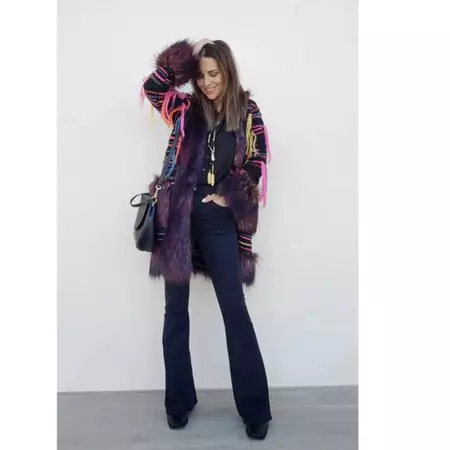 paula echevarria mit fransenjacke