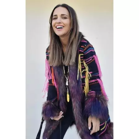 paula echevarria mit fransenjacke