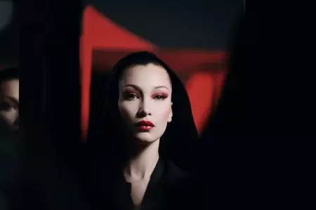 Bella Hadid Dior Halloween Makeup03