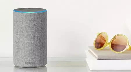 Технологічний різдвяний подарунок із смарт-динаміком Amazon Echo