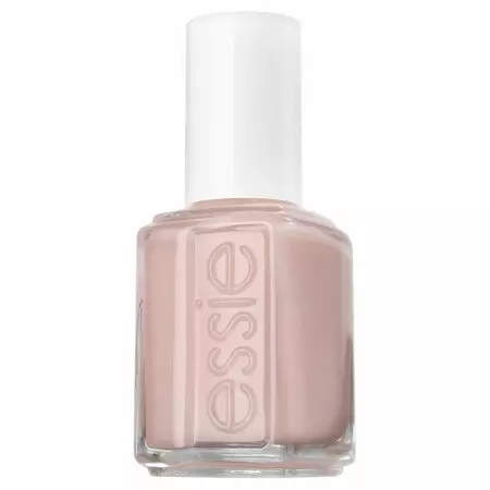 Essie in topless e a piedi nudi