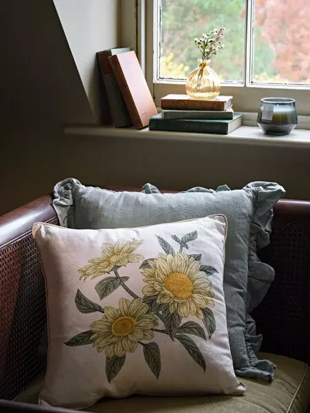 I-Sunflower Print Cushion Gbp7 Eur8