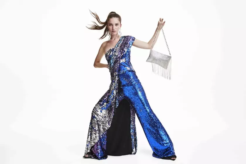 Spoločnosť Asos vytvorila vzhľad inšpirovaný kráľovnou, ktorý je ideálny pre každú párty: 22 kusov oblečenia a doplnkov