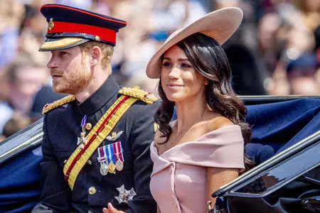 Nywele za Meghan Markle na Kichwa