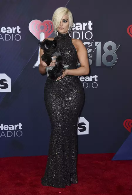 kırmızı halı iheartradio müzik ödülleri kırmızı halı Bebe Rexha