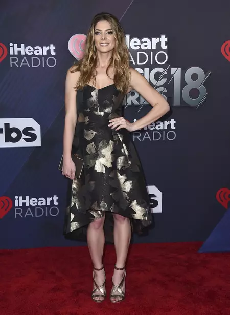 kırmızı halı iheartradio müzik ödülleri kırmızı halı Ashley Greene