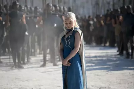 Stíl Daenerys 2 ar líne