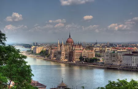 Adeilad Senedd Budapest