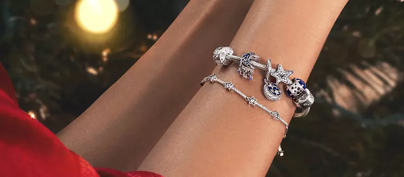 Найдвараар дүүрэн өвөрмөц Христийн Мэндэлсний Баяр: Pandora's Moments and Timeless collections, үүнийг үргэлж санаж байх төгс бэлэг (мөн эргэлзээгүй зөв байх болно)