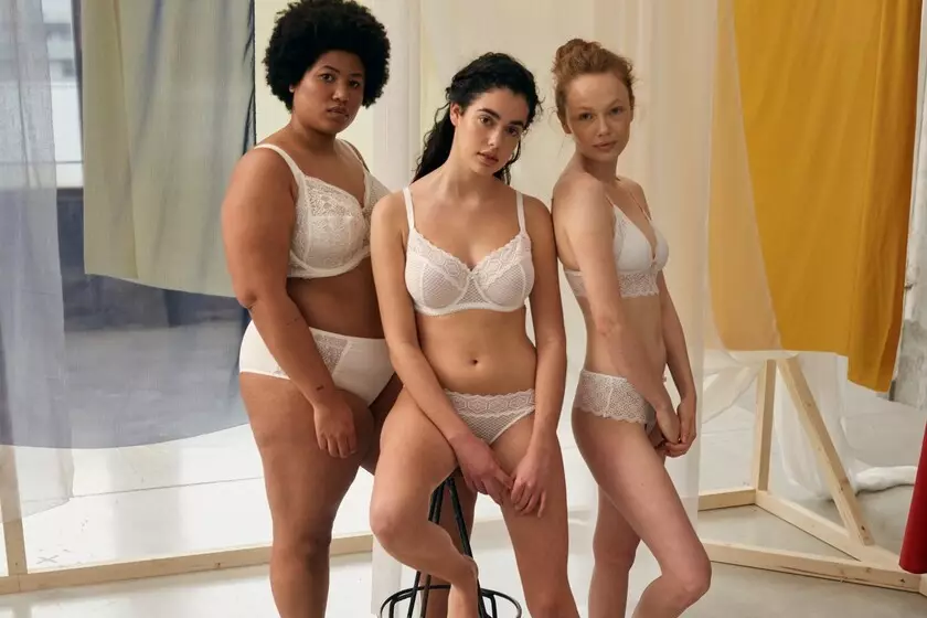 De elegantie van zwart en wit in je lingerie: met transparanten maak je de perfecte tandem voor dit seizoen