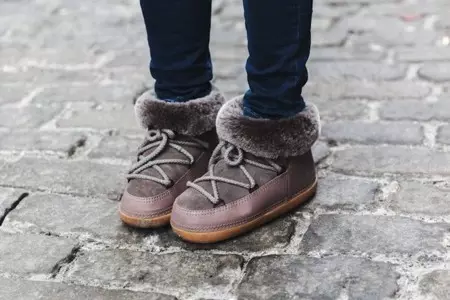 New York Fashion Week Fall Winter 2015 Asos Beige Coat Faux Fur Scarf Ikkii Boots Winter Outfit Street Style Nyfw Collage Vintage Maje Sweater 29 790x527