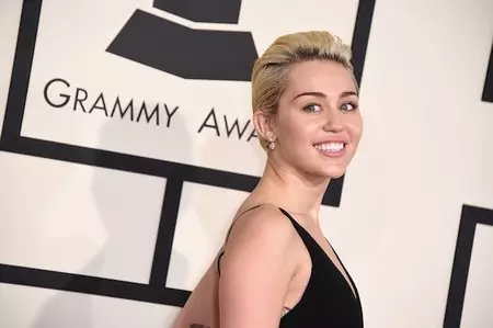 Miley CyrusGrammy 2015 3