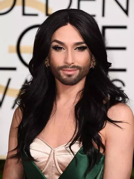 650 1000 Golden Globes 2015 Conchita Wurst Ulyana Sergeenko (1)