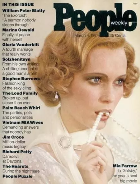 1974 में टेलर स्विफ्ट को मिया फैरो के रूप में पोज़ देने के लिए कहकर लोग पत्रिका ने अपनी 40 वीं वर्षगांठ मनाई