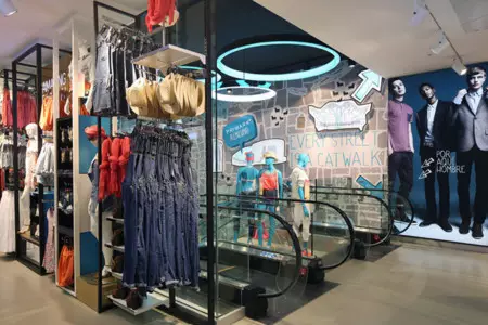 Ụlọ ahịa ejiji Primark Plenilunio Madrid