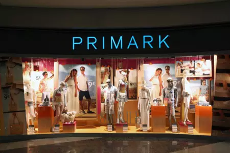 Tingkap kedai Primark Kedai Plenilunio Madrid