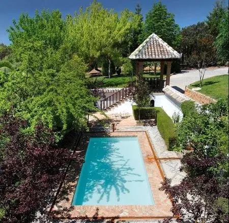 barcelo-granada-pool.jpg