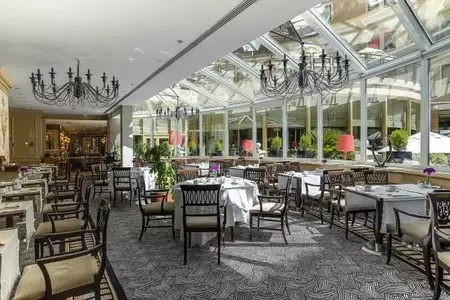 Hotel Intercontinental Madrid'deki iç restoran El Jardín