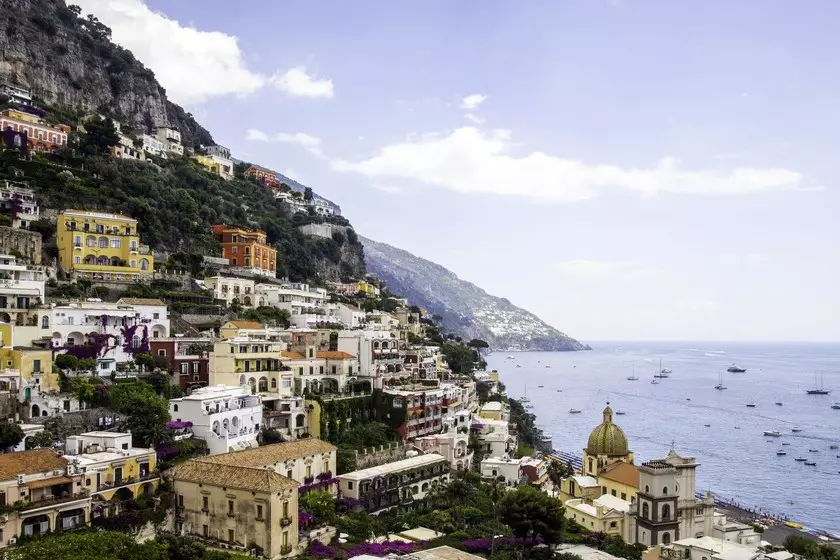 Amalfi Sahili'nin büyüsünü terasınıza kopyalayın ve rüya gibi bir yazın tadını çıkarın