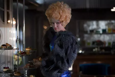 The lapar Kaulinan: Costume Catching Fire