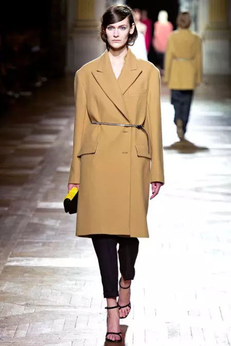 Abrigo minimalista camel de Dries van Noten Outono-Inverno 2013/2014