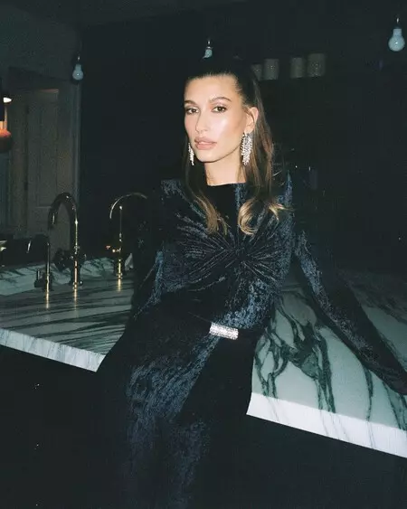 dem hailey bieber säi Look op hirem Gebuertsdag