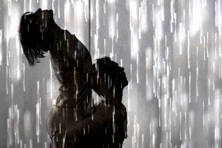 Random Dance yn Rain Room