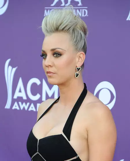 kaley cuoco acm 2013