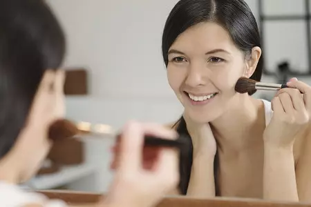 Girl Putting On Makeup Micellar Water Care Nivea