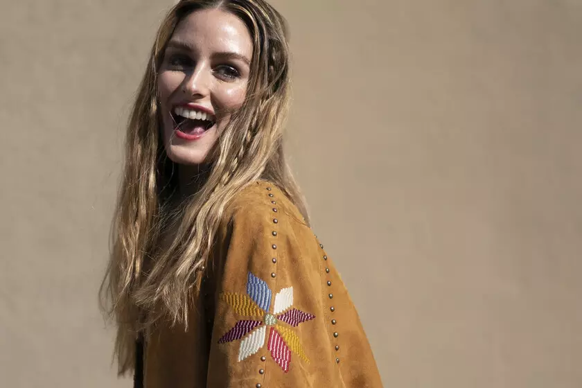 Olivia Palermo ayaa noqotay xidigta todobaadka Fashion-ka ee Milan oo sharadka jaakadaha furaha u ah muuqaalkeeda