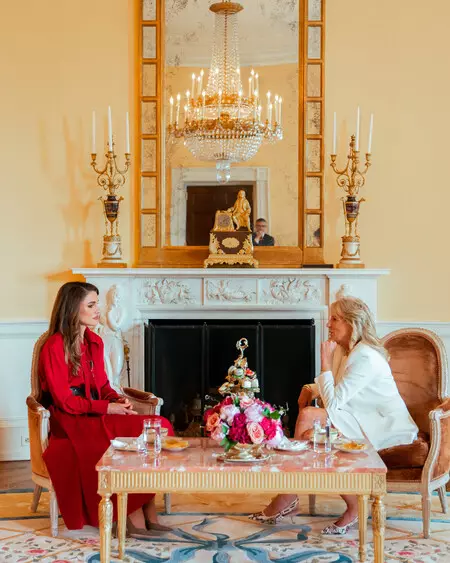 jordan rania en jill biden by die wit huis