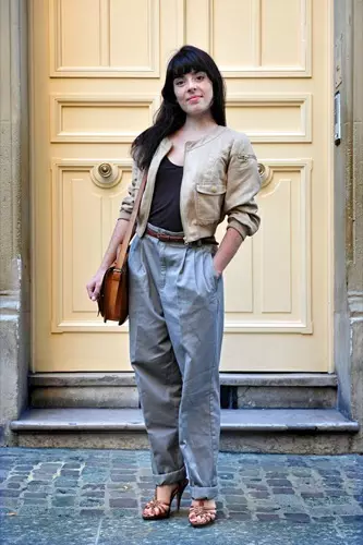 Looks d'entretemps vists al carrer baggy pants