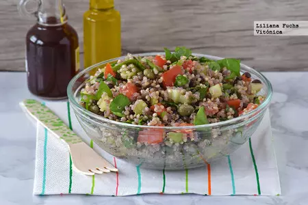 Quinoa Zalot mat Beluga Lënsen a knusprech Geméis