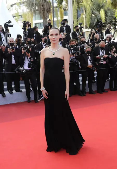 Ana Girardot reade tapyt cannes 2021