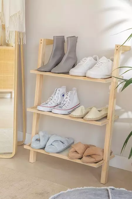 מתלה נעליים מעץ של Bartonxhttps://www.sklum.com/en/buy-racks-and-shoe-racks/92637-barton-wooden-shoe-rack.html?id_c=180873